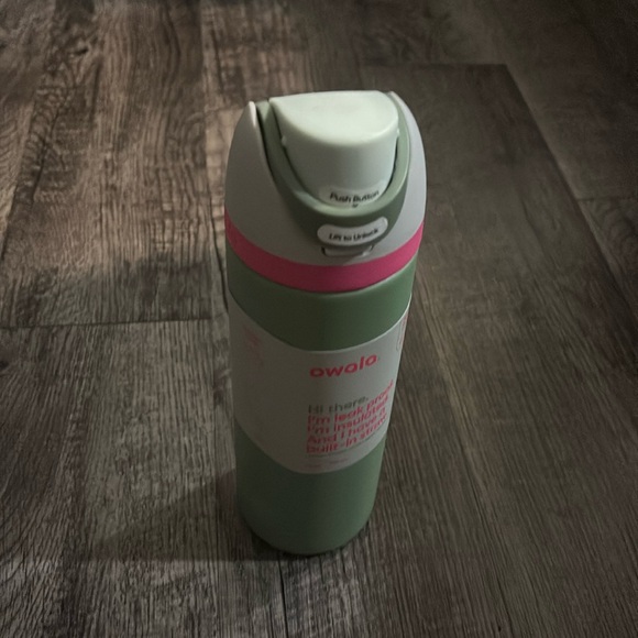 owala | Dining | Owala Freesip 24oz Water Bottle Green And Pink New ...